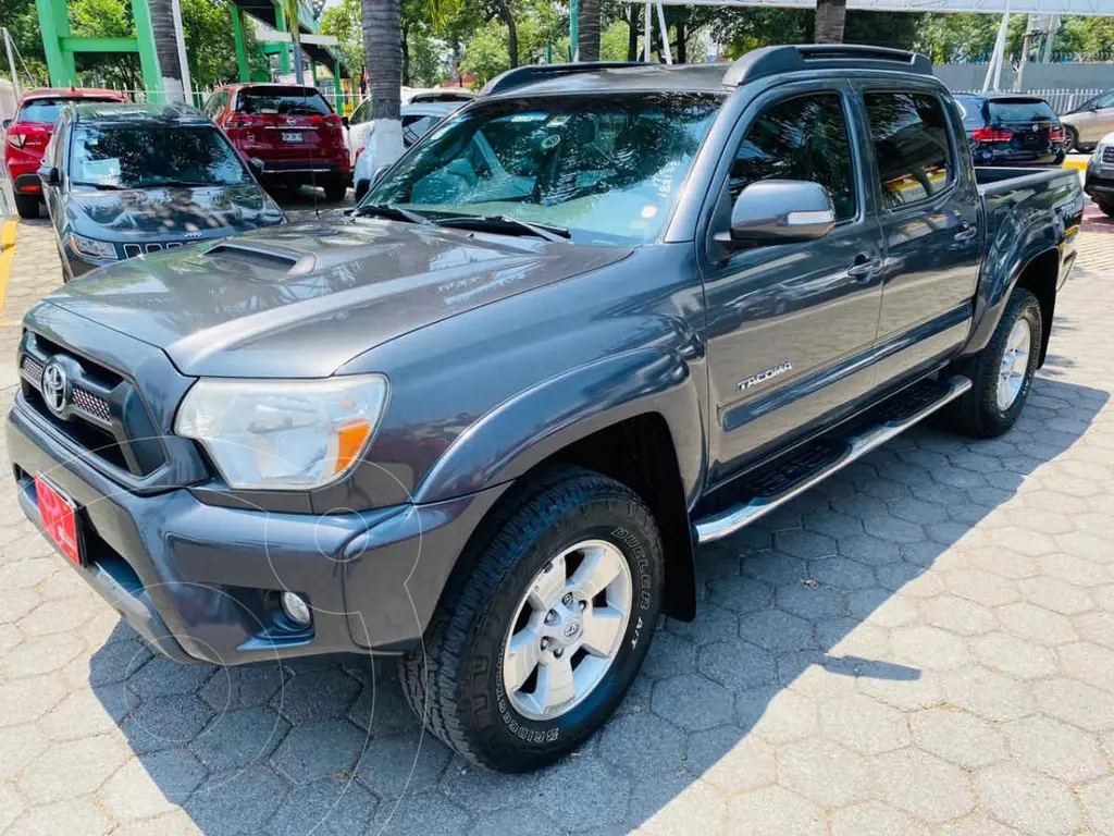 Toyota Tacoma TRD Sport usado (2015) color Gris precio $457,000