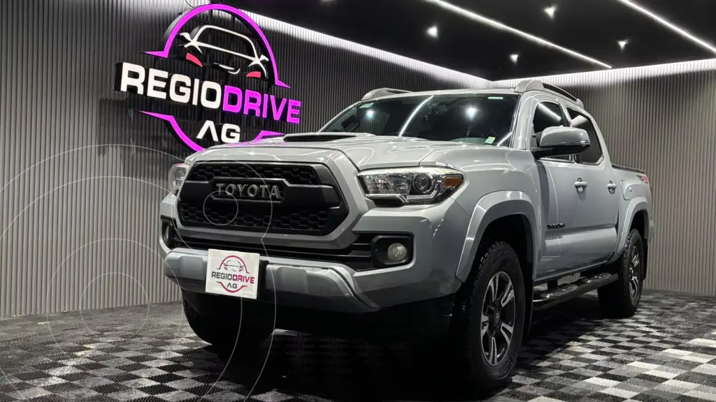 Toyota Tacoma Edicion Especial 4x4 usado (2019) color Gris precio $639,900