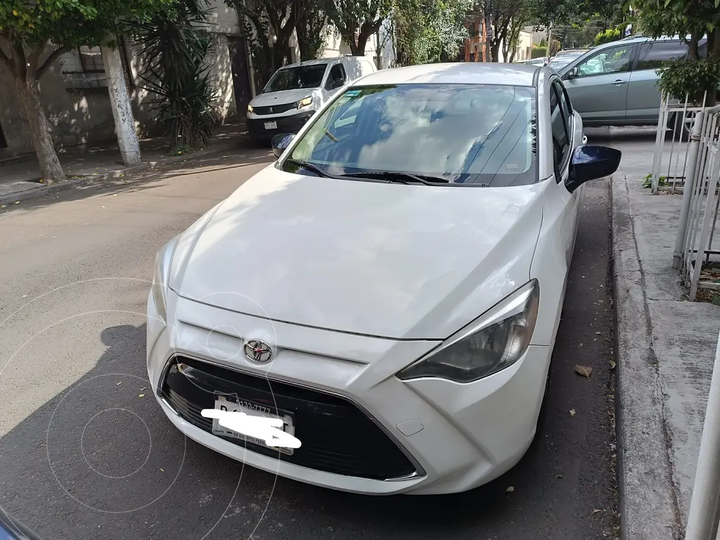 Toyota Yaris R LE usado (2016) color Blanco precio $205,000