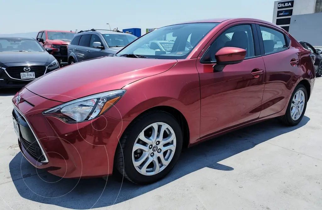 Toyota Yaris R XLE Aut usado (2018) color Rojo precio $270,000
