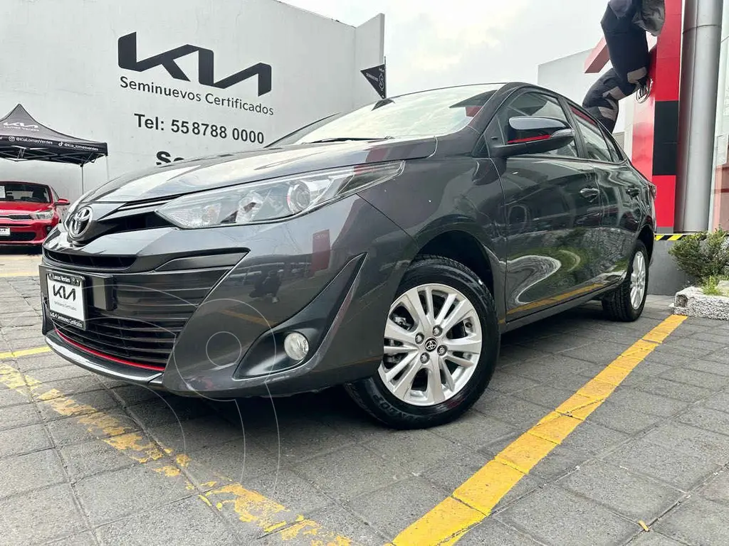 Toyota Yaris Sedan S usado (2020) color Gris precio $295,800