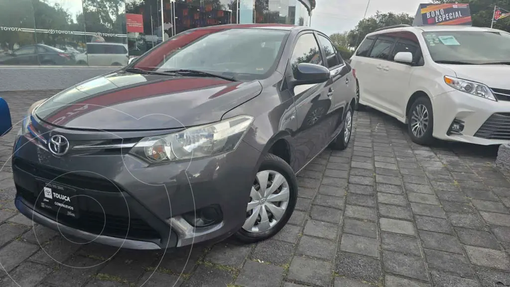 Toyota Yaris Sedan Core Aut usado (2017) color Gris precio $219,000