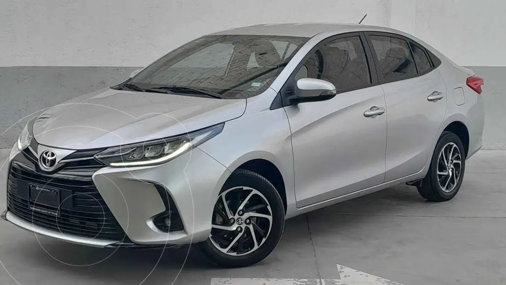 Toyota Yaris Sedan S usado (2021) color Plata precio $340,000
