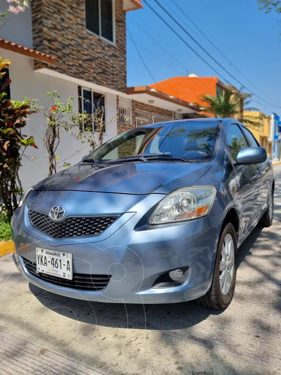 Toyota Yaris 5P 1.5L Premium usado (2014) color Azul precio $154,500