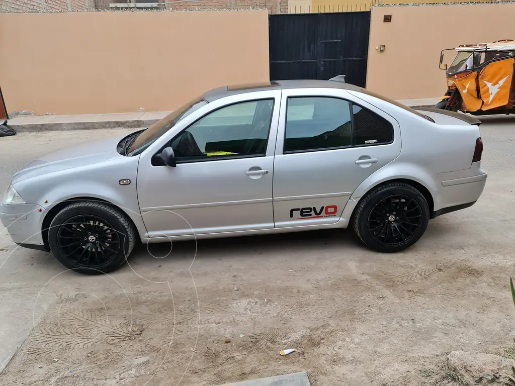 Volkswagen Bora Trendline 2.0L usado (2012) color Plata Reflex precio u ...