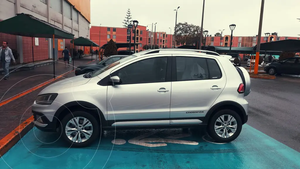 Volkswagen Crossfox 1.6L Highline usado (2017) color Plata precio u$s13,000
