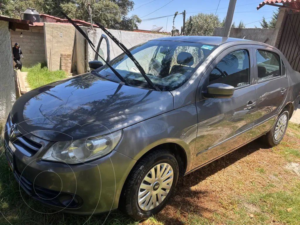 Volkswagen Gol Sedan Comfortline usado (2011) color Gris precio $98,000
