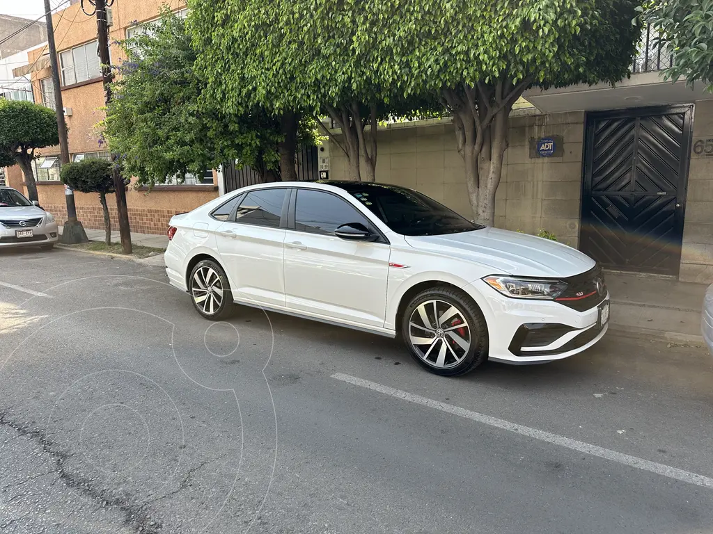 Volkswagen Jetta GLI 2.0T DSG usado (2021) color Blanco precio $500,000