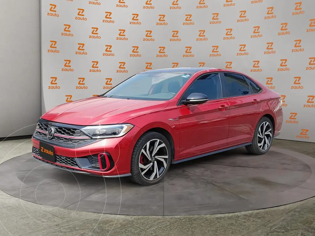 Volkswagen Jetta GLI 2.0T DSG usado (2023) color Rojo precio $621,150
