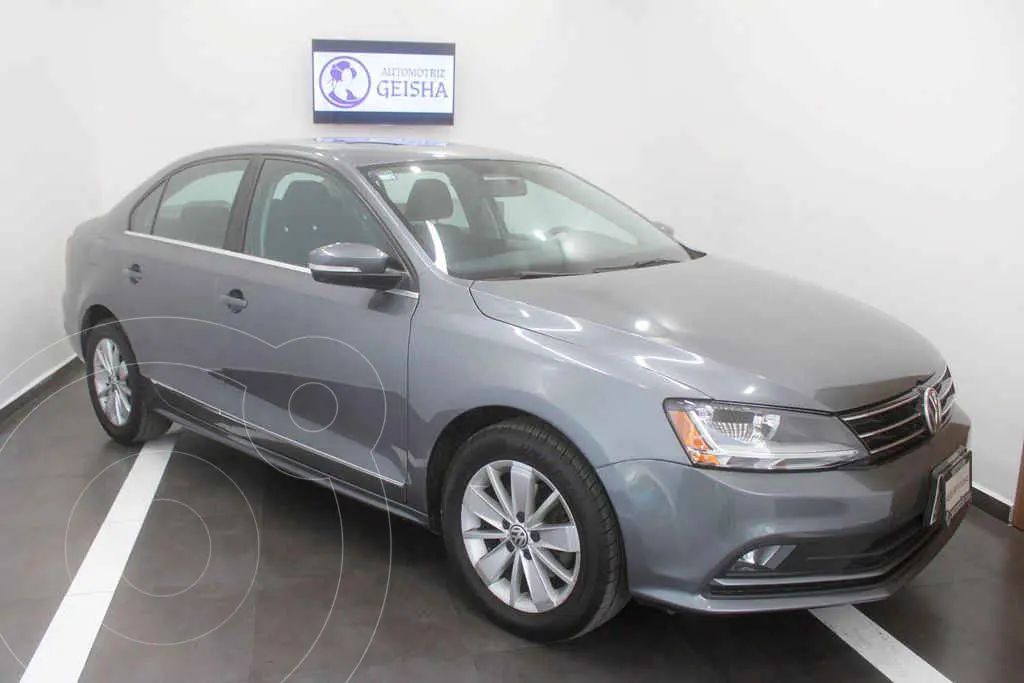 Volkswagen Jetta Comfortline usado (2017) color Gris precio $250,000
