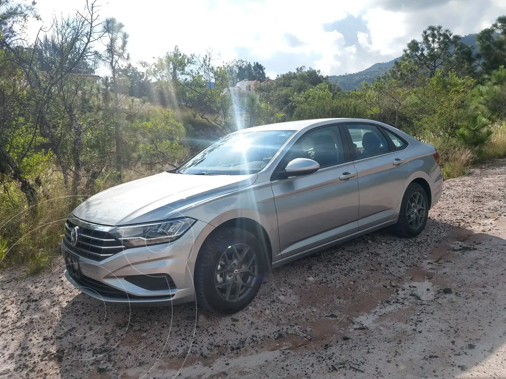 Volkswagen Jetta Trendline usado (2020) color Plata precio $280,000