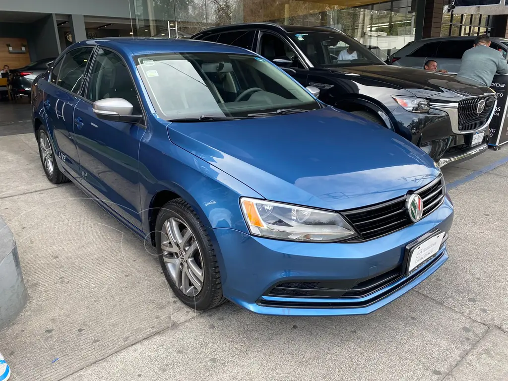 Volkswagen Jetta Live usado (2016) color Azul precio $215,000