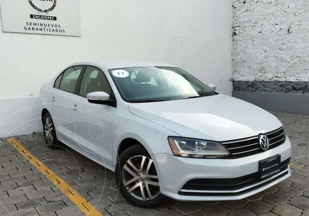 Volkswagen Jetta Trendline usado (2017) color Plata Reflex precio $279,900