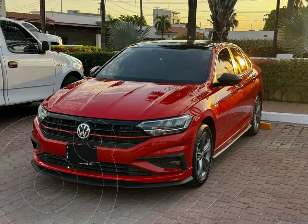 Volkswagen Jetta R-Line usado (2019) color Rojo Tornado precio $398,000