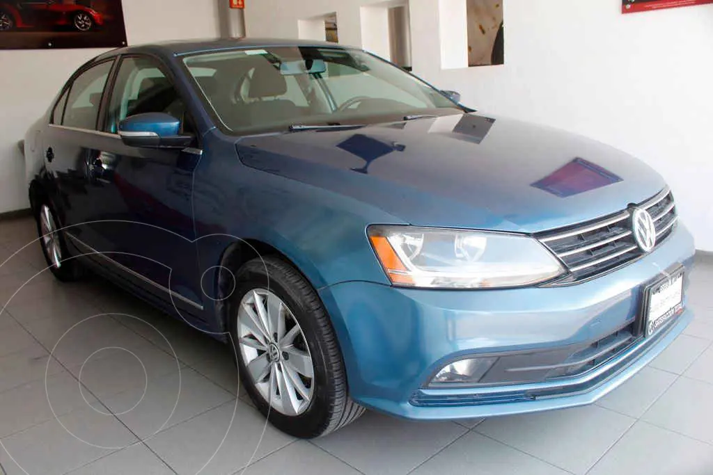 Volkswagen Jetta Comfortline Tiptronic usado (2018) color Azul precio ...