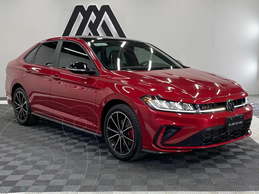 Volkswagen Jetta Trendline usado (2025) color Rojo precio $617,999