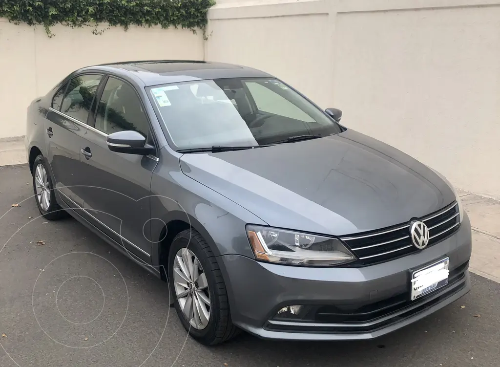 Volkswagen Jetta Jetta usado (2017) color Gris Platino precio $260,000