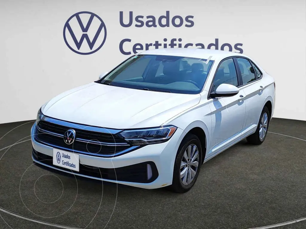 Volkswagen Jetta Comfortline usado (2024) color Blanco precio $415,900