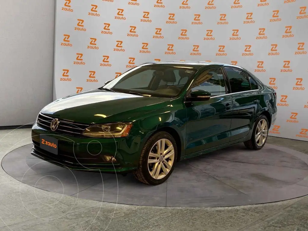 Volkswagen Jetta Sportline usado (2017) color Verde precio $299,900