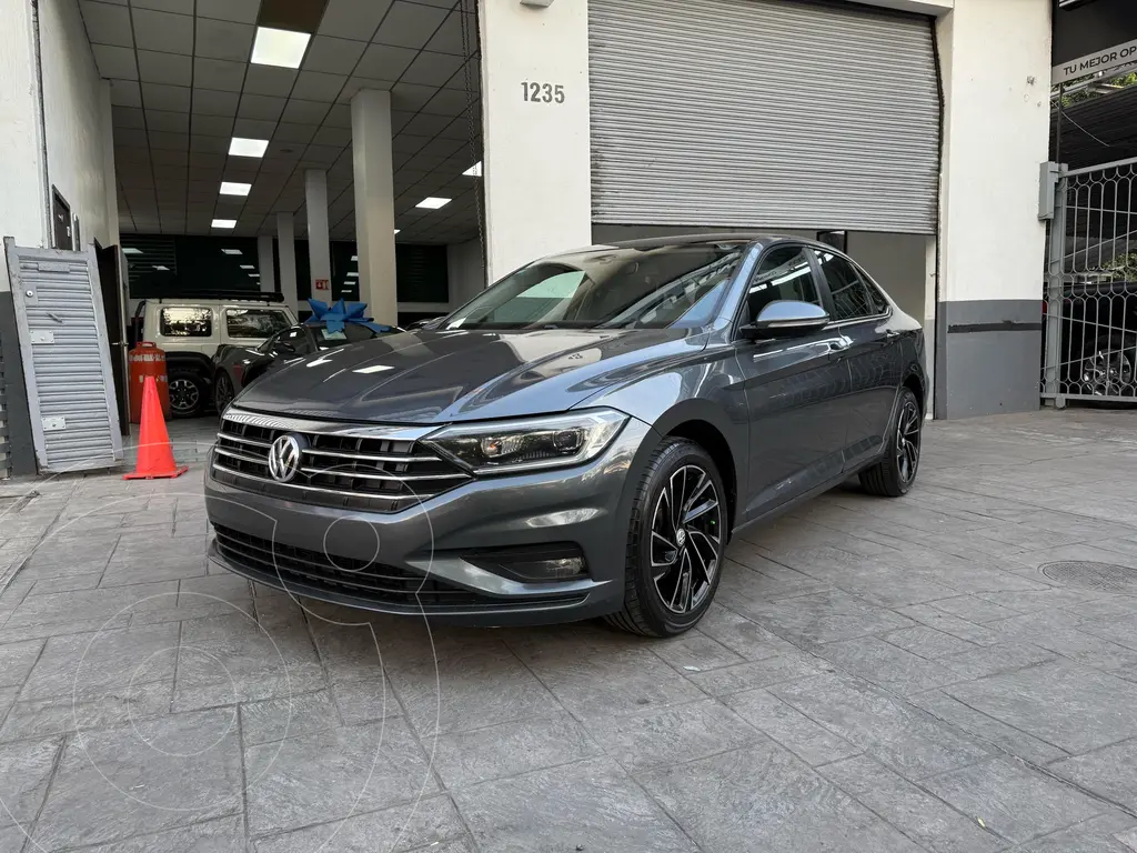 Volkswagen Jetta Highline Tiptronic usado (2019) color Gris precio $309,900