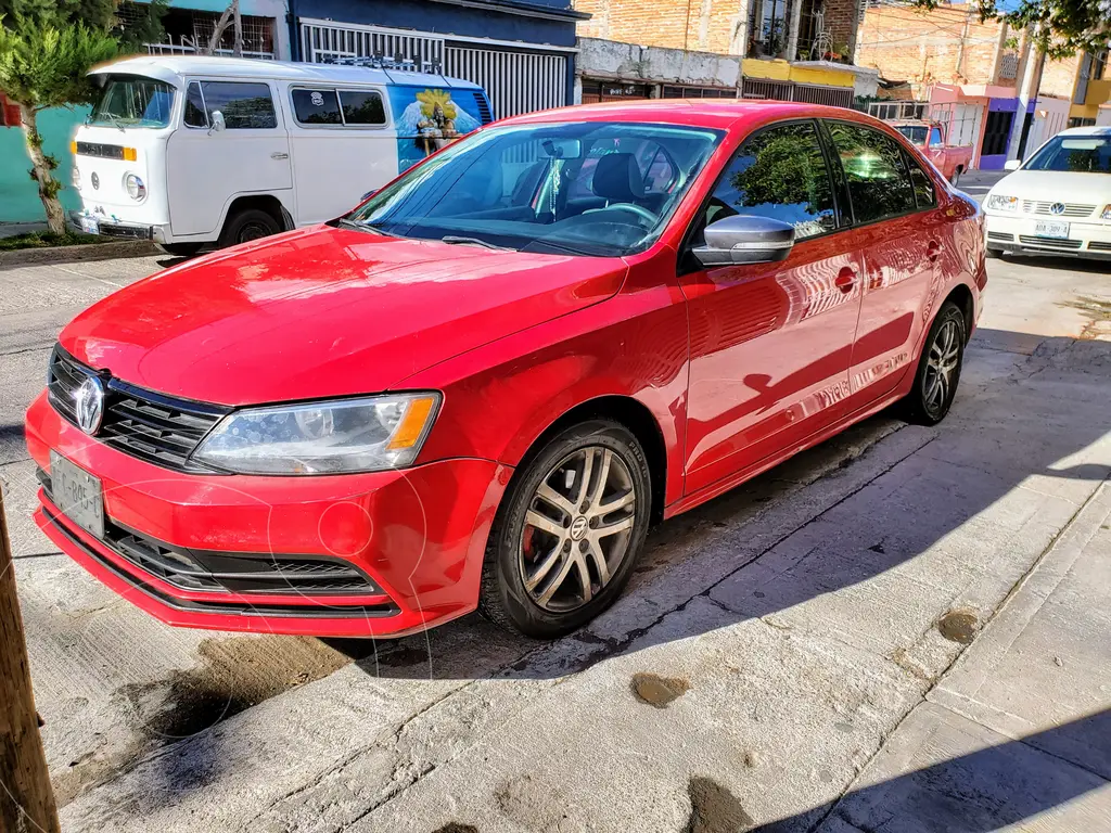 Volkswagen Jetta Live Tiptronic usado (2016) color Rojo precio $190,000