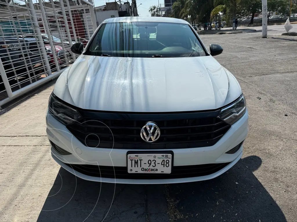 Volkswagen Jetta Comfortline usado (2019) color Blanco precio $295,000