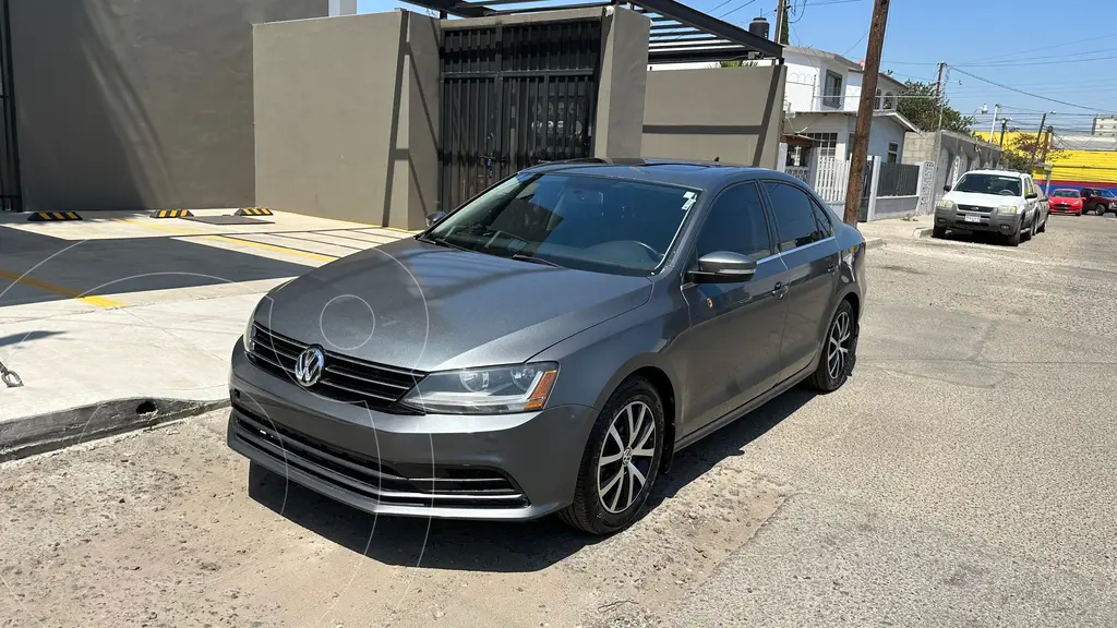 Volkswagen Jetta Jetta usado (2017) color Gris Platino precio $143,000