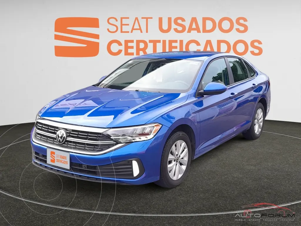 Volkswagen Jetta Comfortline usado (2023) color AZUL RISING precio $434,900