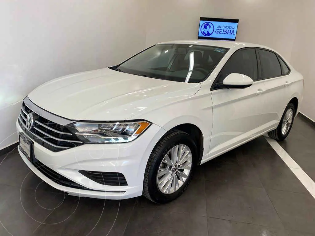Volkswagen Jetta Comfortline usado (2021) color Blanco precio $327,850