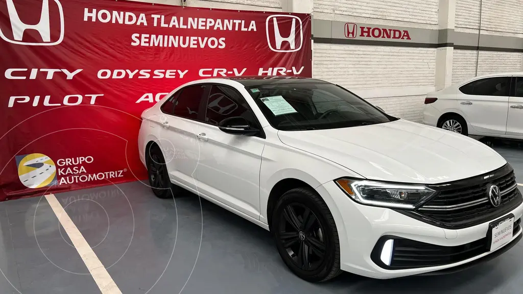 Volkswagen Jetta Sportline usado (2022) color Blanco precio $437,000