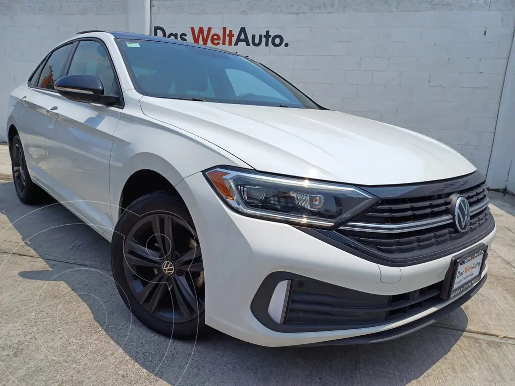 Volkswagen Jetta Sportline usado (2022) color Blanco precio $489,900