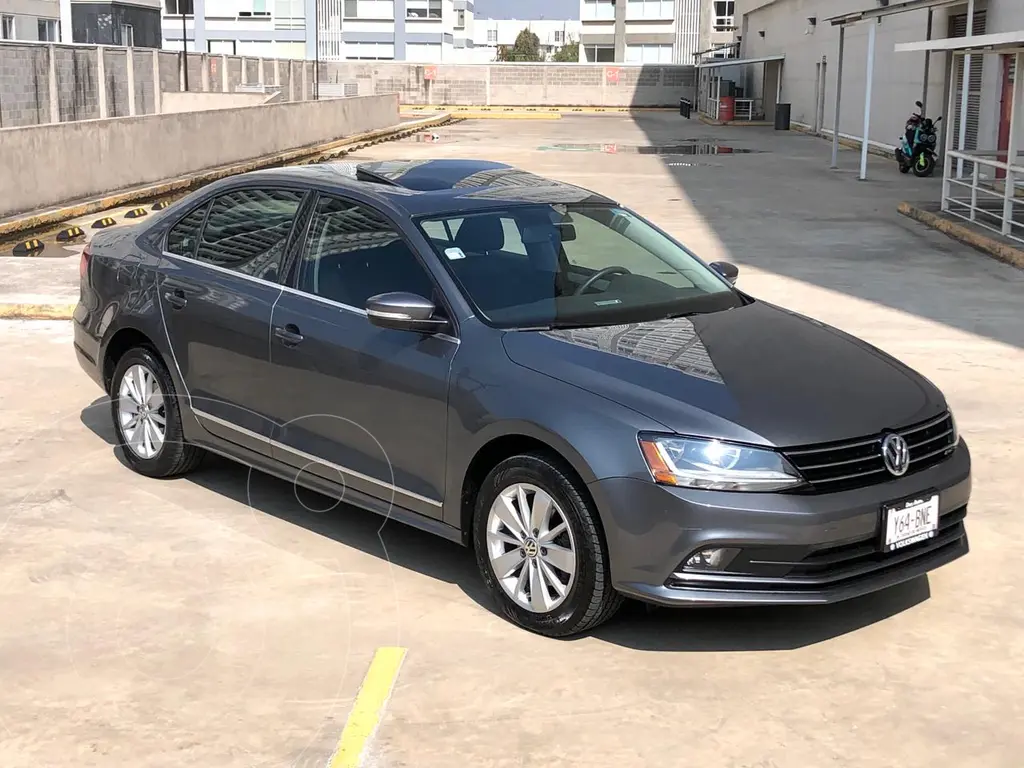 Volkswagen Jetta Comfortline Tiptronic usado (2018) color Gris Platino ...