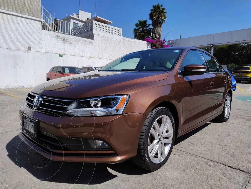 Volkswagen Jetta Sportline Tiptronic usado (2016) color Cafe precio ...