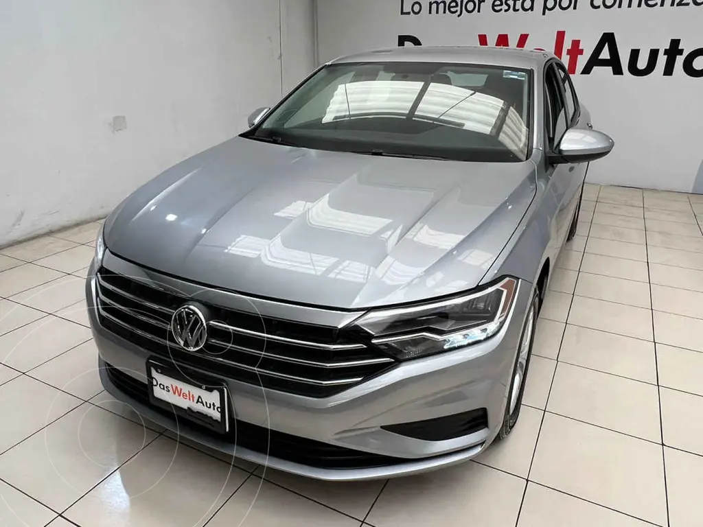 Volkswagen Jetta Comfortline usado (2021) color Plata precio $417,489