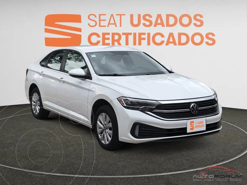Volkswagen Jetta Comfortline usado (2023) color Blanco Puro precio $419,000