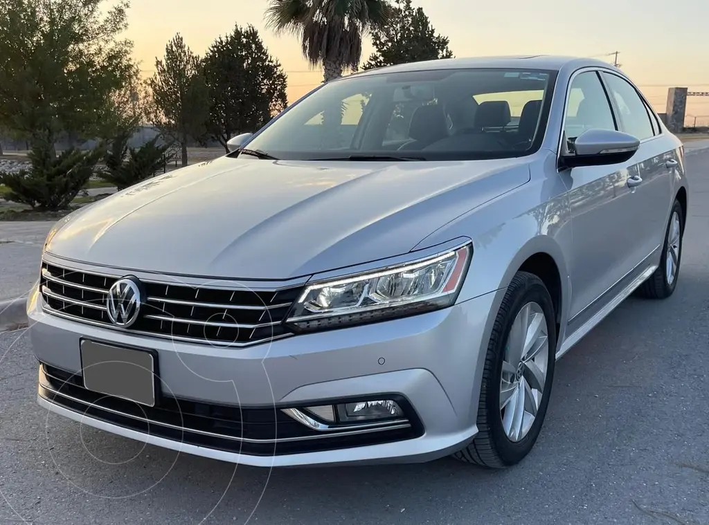 Volkswagen Passat Tiptronic Highline usado (2018) color Plata Reflex ...