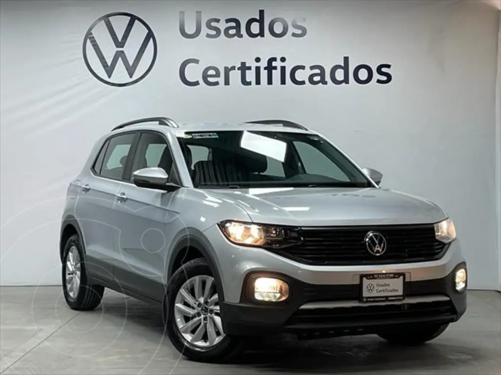 Volkswagen T-Cross Trendline usado (2023) color plateado precio $399,999