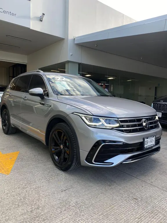 Volkswagen Tiguan 1.4L R-Line usado (2022) color Plata precio $620,000