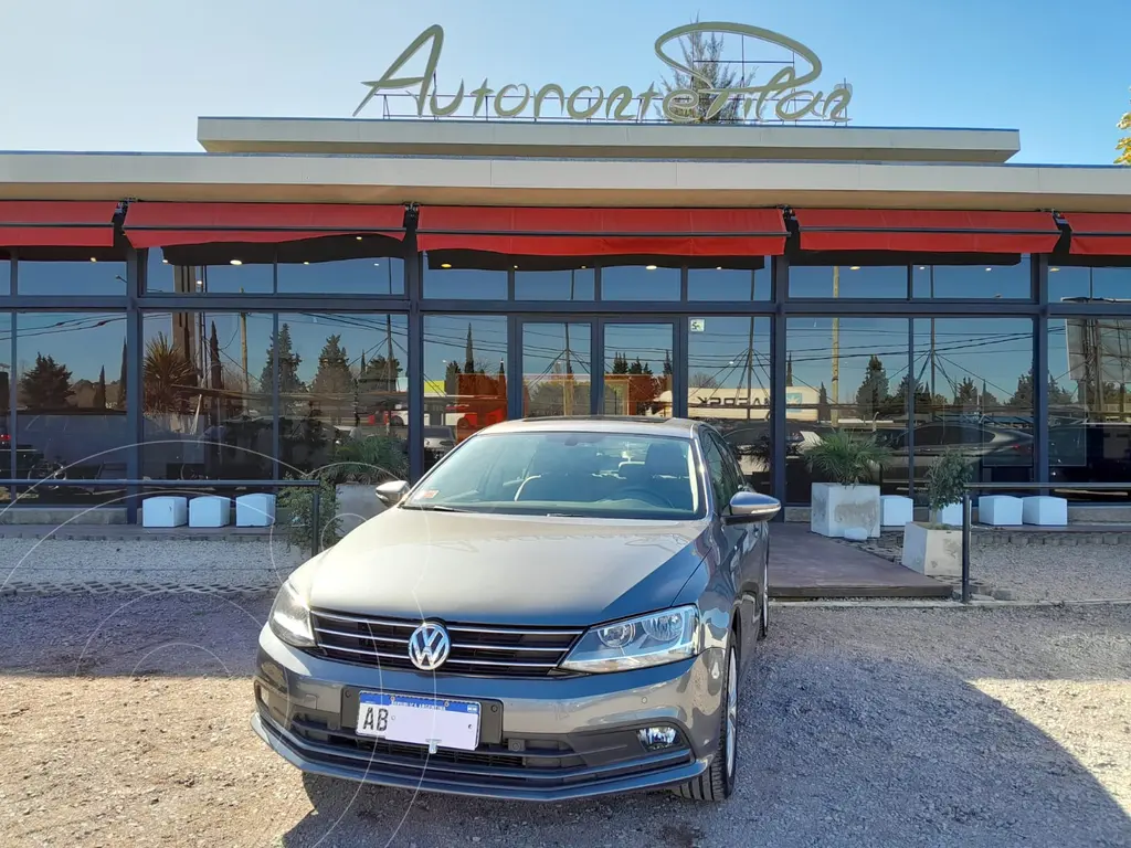 Volkswagen Vento 1.4 TSI Comfortline usado (2017) color Gris Oscuro ...