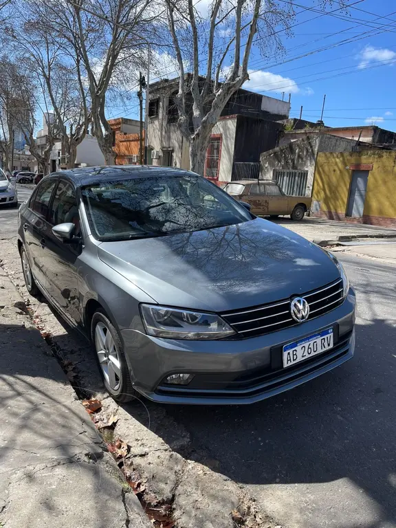 Volkswagen Vento 1.4 TSI Comfortline DSG usado (2017) color Gris precio ...