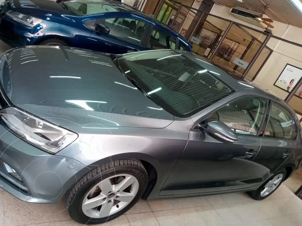 Volkswagen Vento 1.4 TSI Comfortline DSG usado (2017) color Gris ...