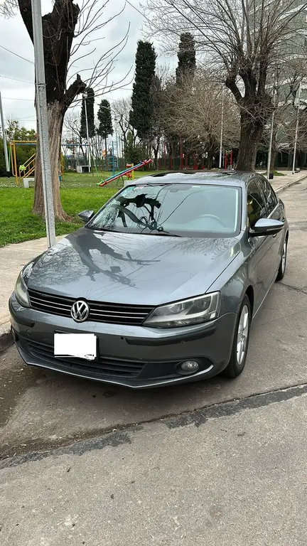 Volkswagen Vento 2.5 FSI Luxury Tiptronic usado (2014) color Gris ...
