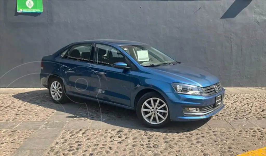 Volkswagen Vento Highline Aut usado (2018) color Azul precio $210,000