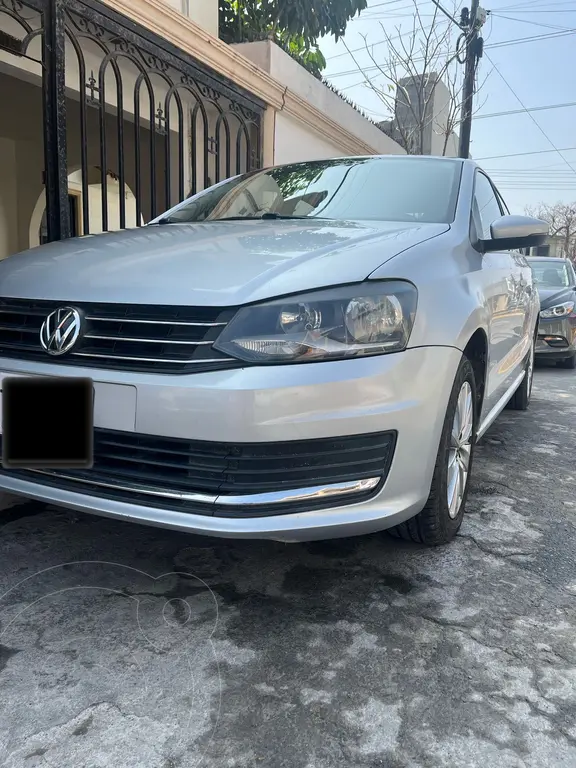 Volkswagen Vento Comfortline usado (2017) color Gris precio $130,000