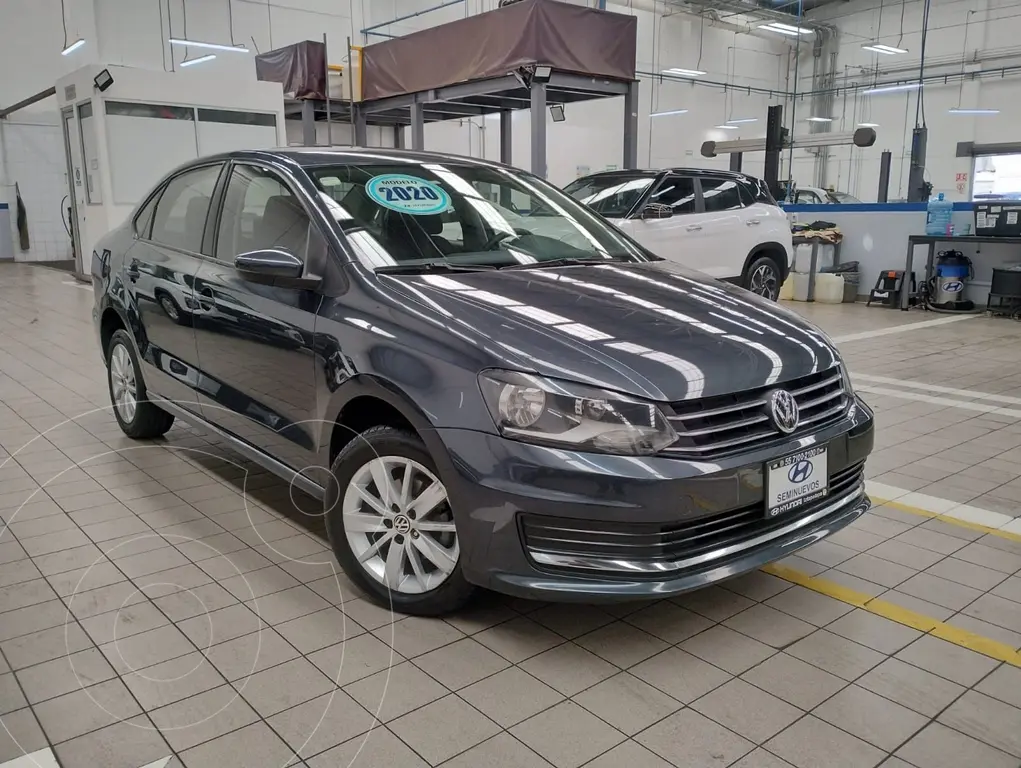 Volkswagen Vento Comfortline Aut usado (2020) color Gris precio $235,000