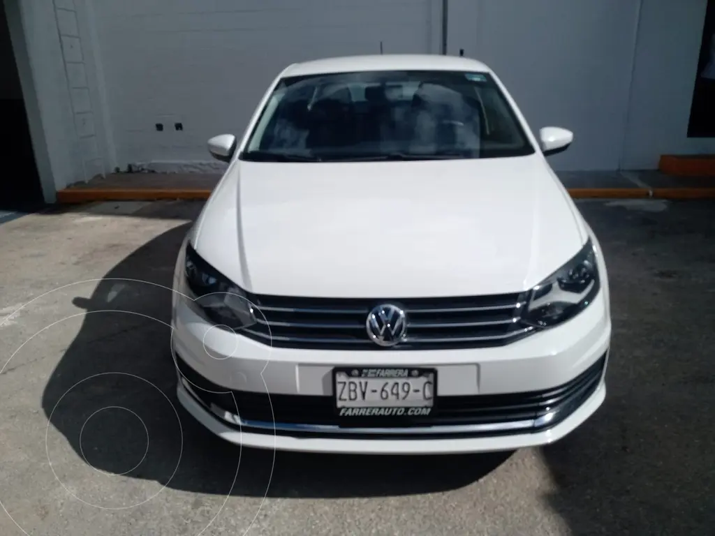 Volkswagen Vento Comfortline Aut usado (2020) color Blanco precio $240,000