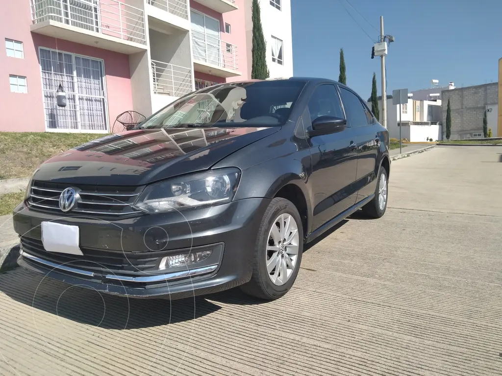 Volkswagen Vento Highline usado (2017) color Gris precio $185,000