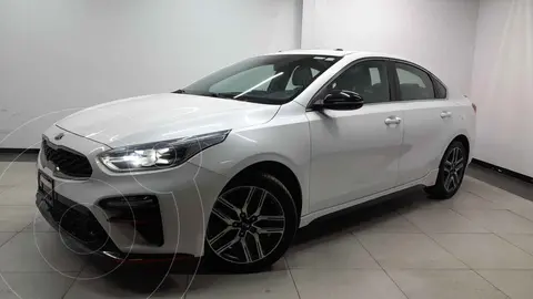 Kia Forte Sedan GT Line Aut usado (2020) color Blanco precio $370,000