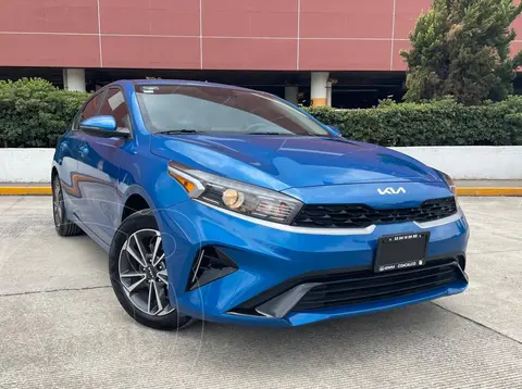Kia Forte Sedan 2.0L LX usado (2023) color Azul precio $349,800