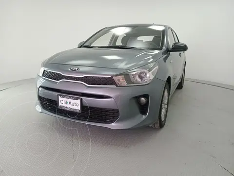 Kia Rio Hatchback LX usado (2018) color Gris precio $242,000